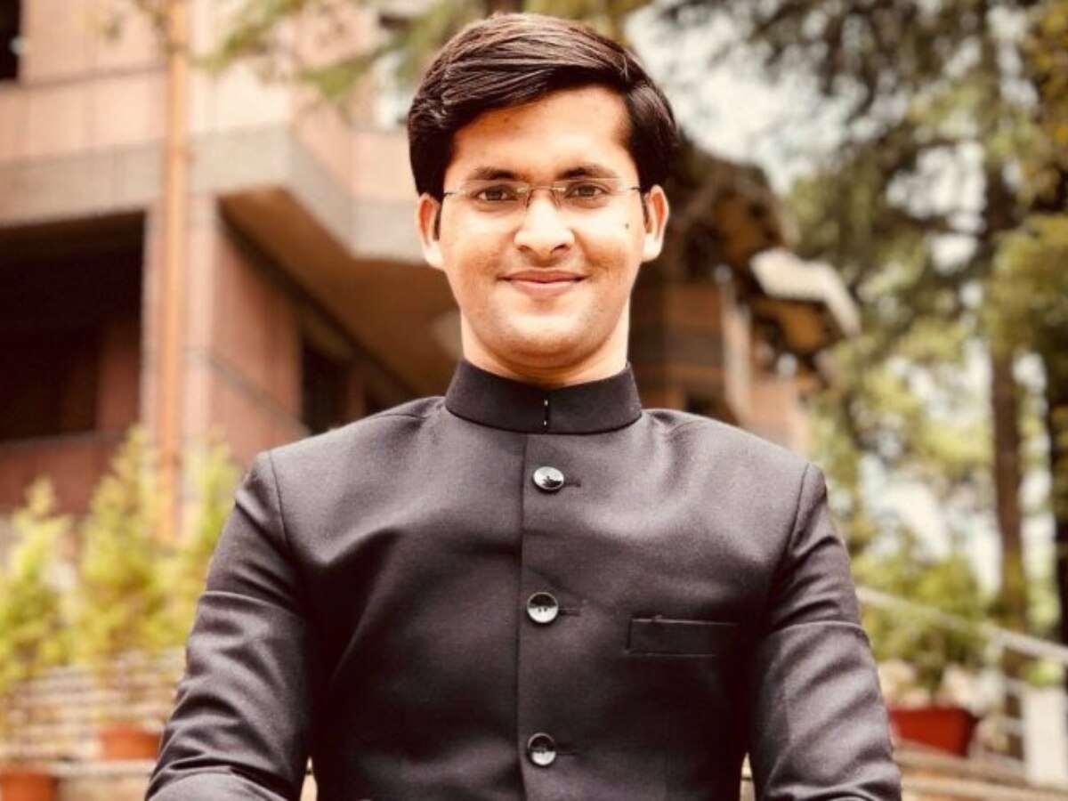 autorickshaw driver son ias ansar shaikh becomes the youngest ias ...