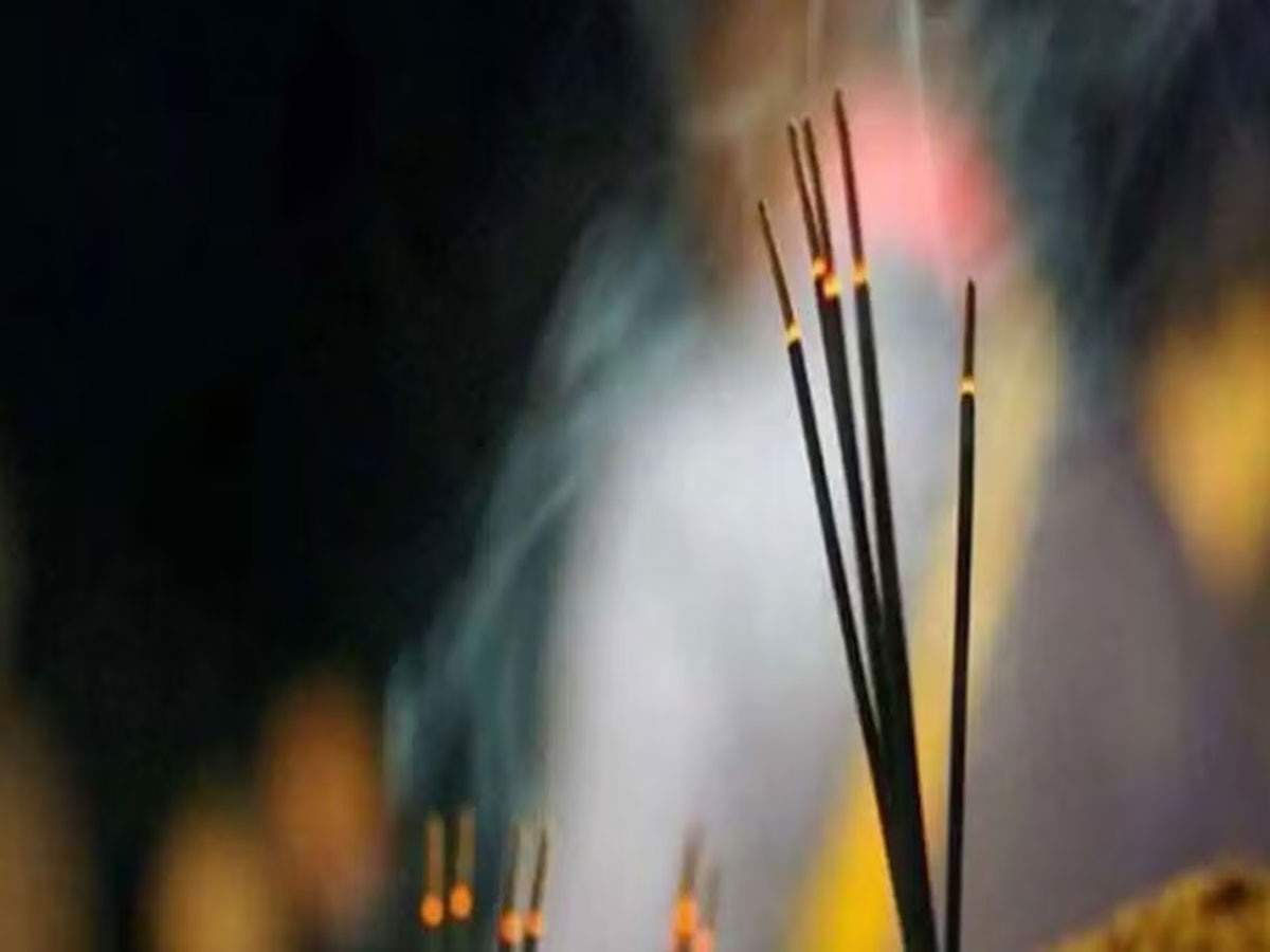 ghar me dhoop jalaye ya agarbatti burn incense sticks or incense during ...