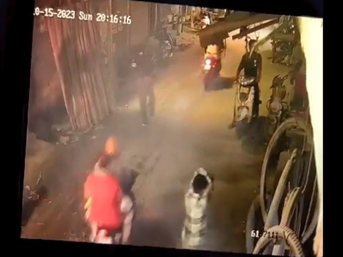 Delhi Cracker Injury Firecracker Ban Viral VIDEO Trending News Social ...