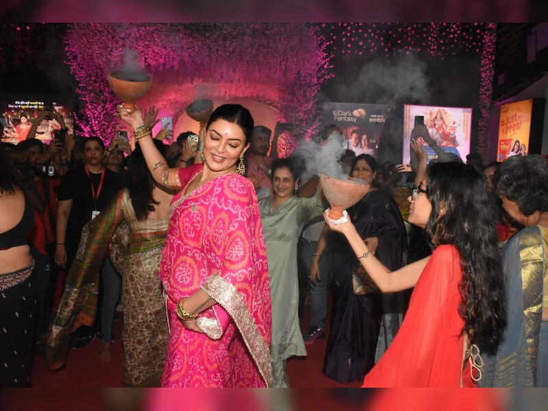 Sushmita Sen latest look wear pink saree spotted with parents daughters ...