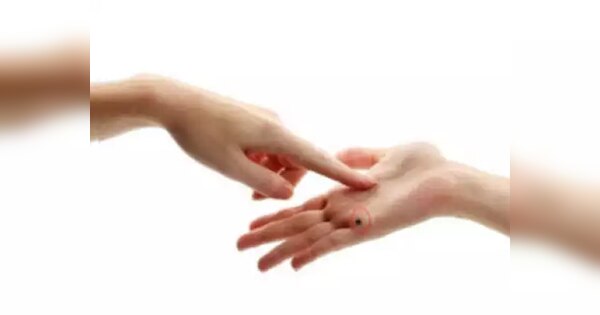 Samudrik Shastra mole on this place of the body respect and honor along ...