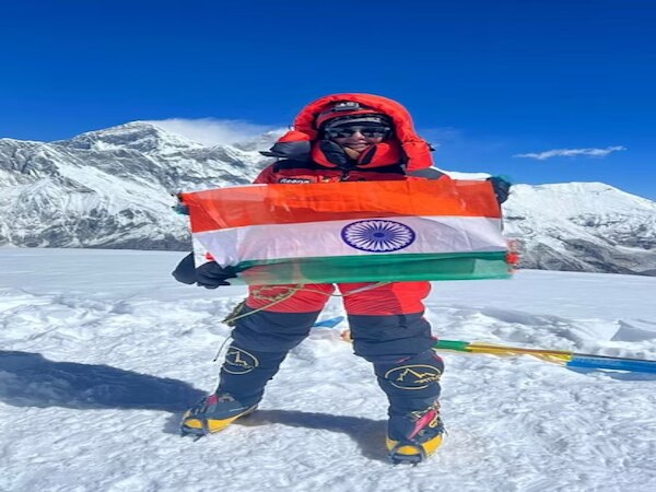 Haryana news reena bhatti climbs ama dablam peak | Haryana News: हिसार ...