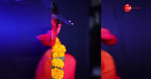 urfi javed unique style of chhota pandit of Bhool Bhulaiyaa copied ...