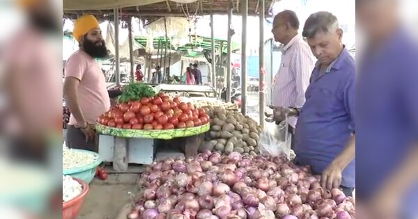 Onion Price today in ambala vegetable market onion at low rate 50rs kg onion in haryana delhi ...