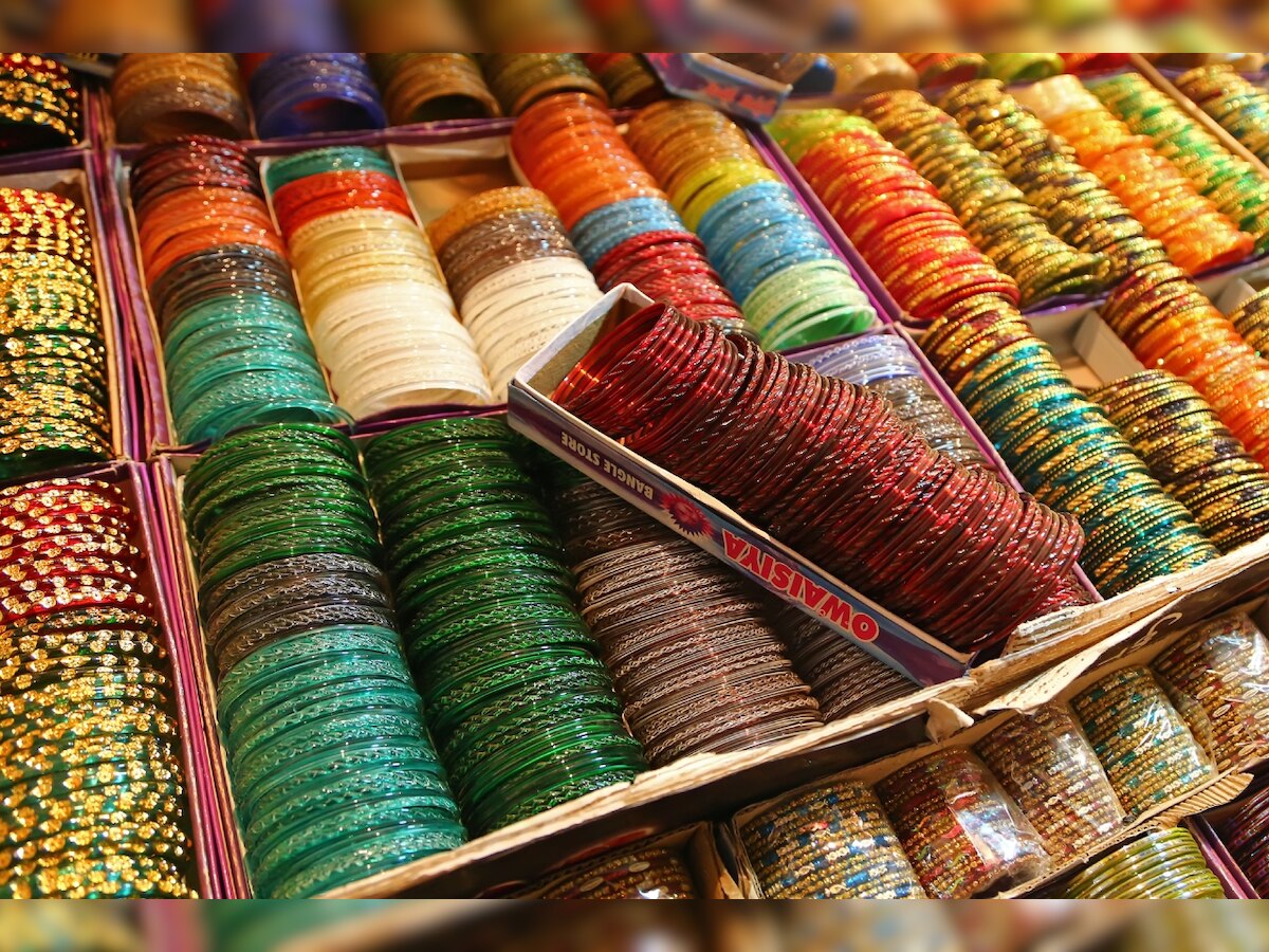 Karva Chauth 2023 sargi thali items sargi ki thali mein rakhe bindi ...