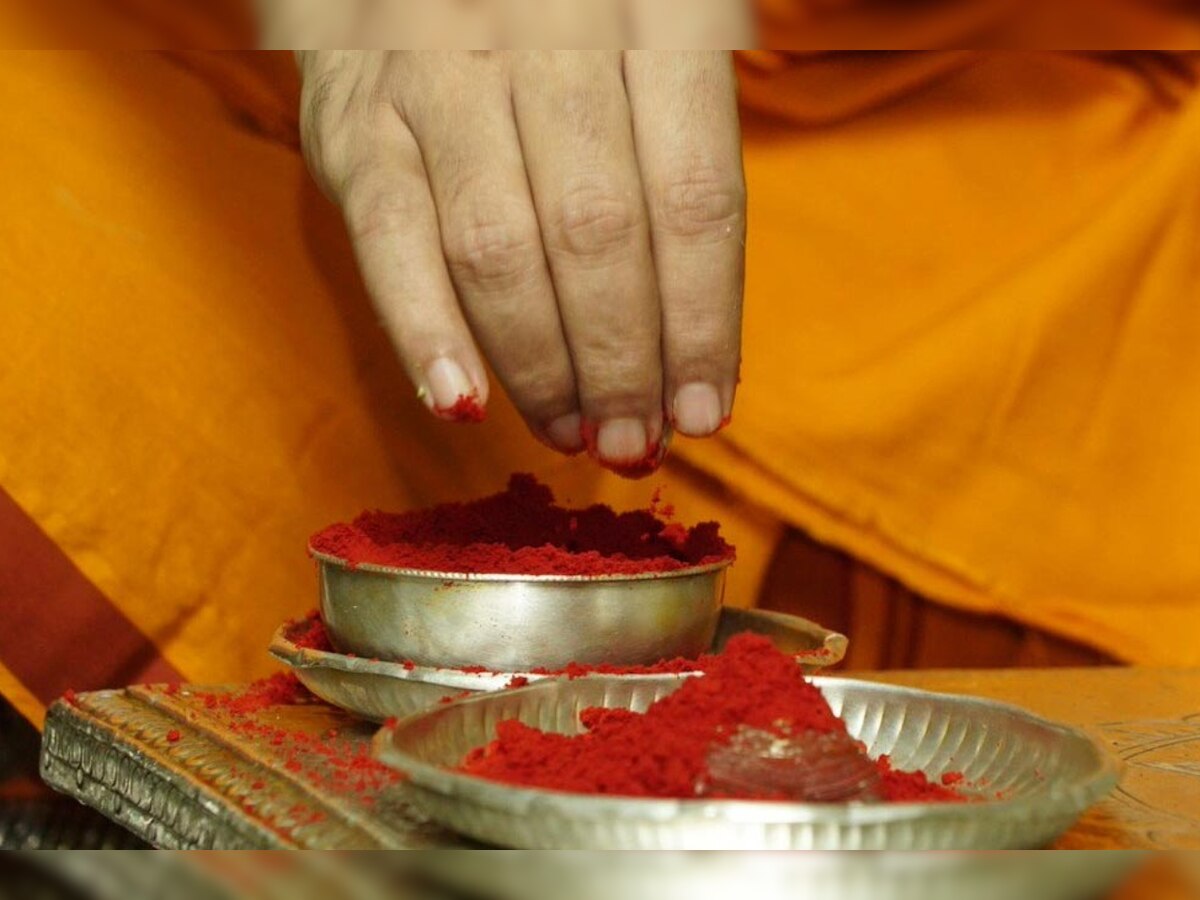 Karva Chauth 2023 sargi thali items sargi ki thali mein rakhe bindi ...