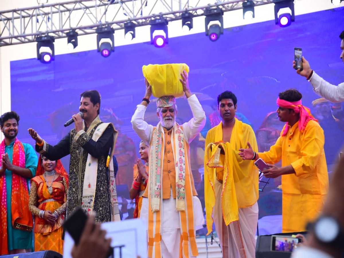 Ashwini Chaubey arrived with soil and pot brought from Bihar seen ...