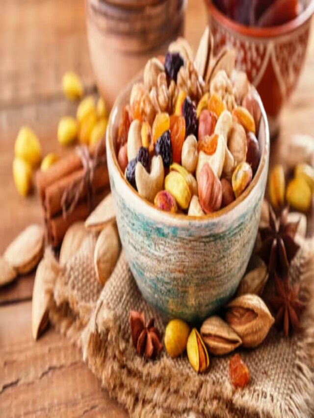 Fruits Eating Tips: कब खाना चाहिए ड्रायफ्रूट्स, क्या कहता है आयुर्वेद