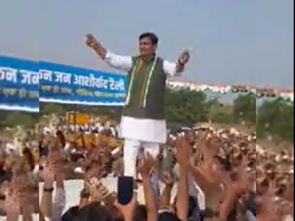 Govind Singh Dotasara suddenly started dancing after getting on car ...