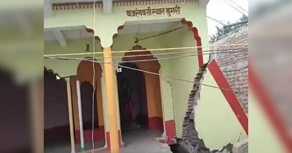 Danger of erosion on Dumri village in Khagaria Durga temple half ...
