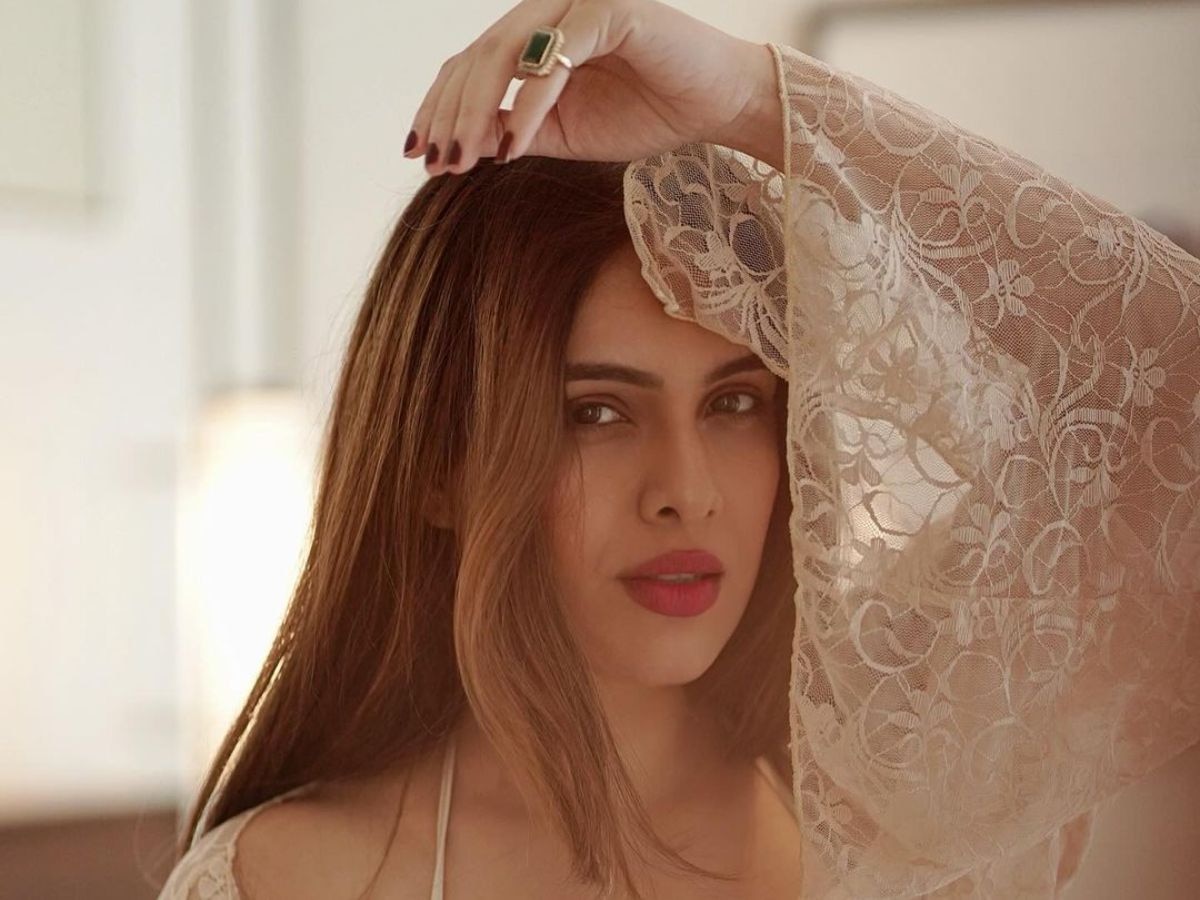 ग्लैमरस लुक के साथ एक बार फिर छाई भोजपुरी एक्ट्रेस नेहा मलिक