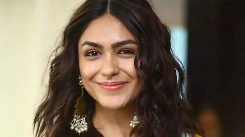 Mrunal Thakur dating rapper and singer badshah| Mrunal Thakur Affair ... Mrunal Thakur dating rapper and singer badshah| Mrunal Thakur Affair ...