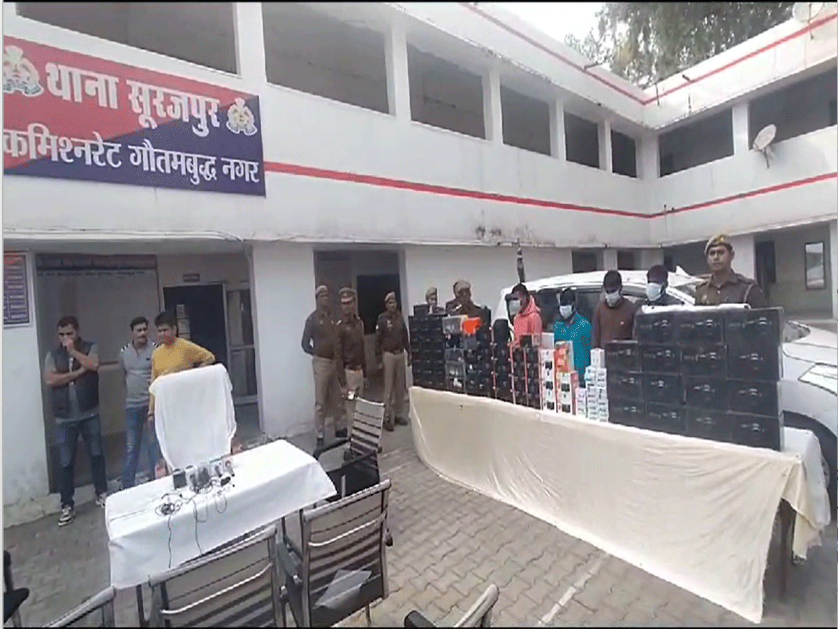 Noida Crime News Police Arrested 4 Accused Stealing Electronic Worth