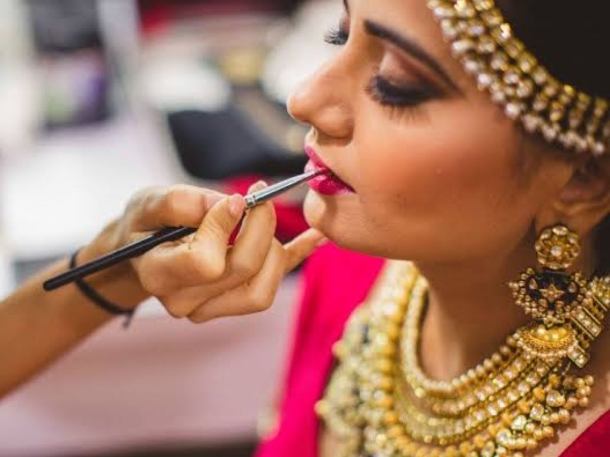 how to do makeup for indian wedding at home beauty parlour shadi ke ...