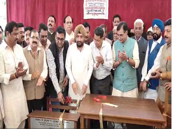 rahul gandhi mohabbat ki dukan table and chair presented to Pramila Bai ...