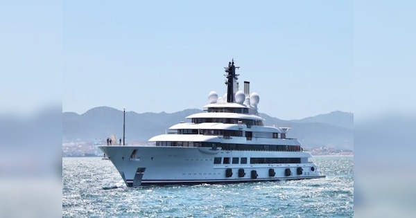 vladimir putin Super yacht luxurious with helipad and wine - हेलीपैड ...