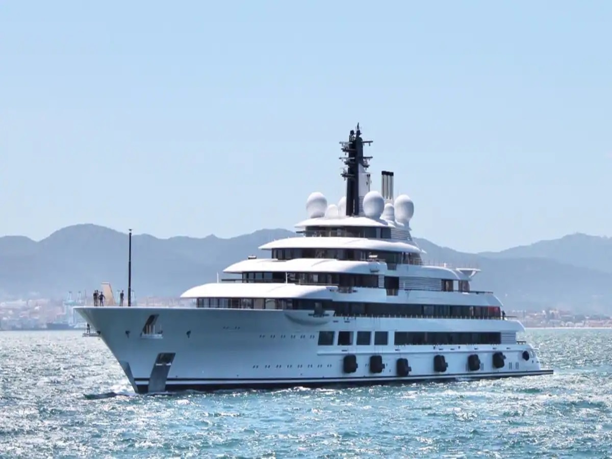 vladimir putin Super yacht luxurious with helipad and wine - हेलीपैड ...