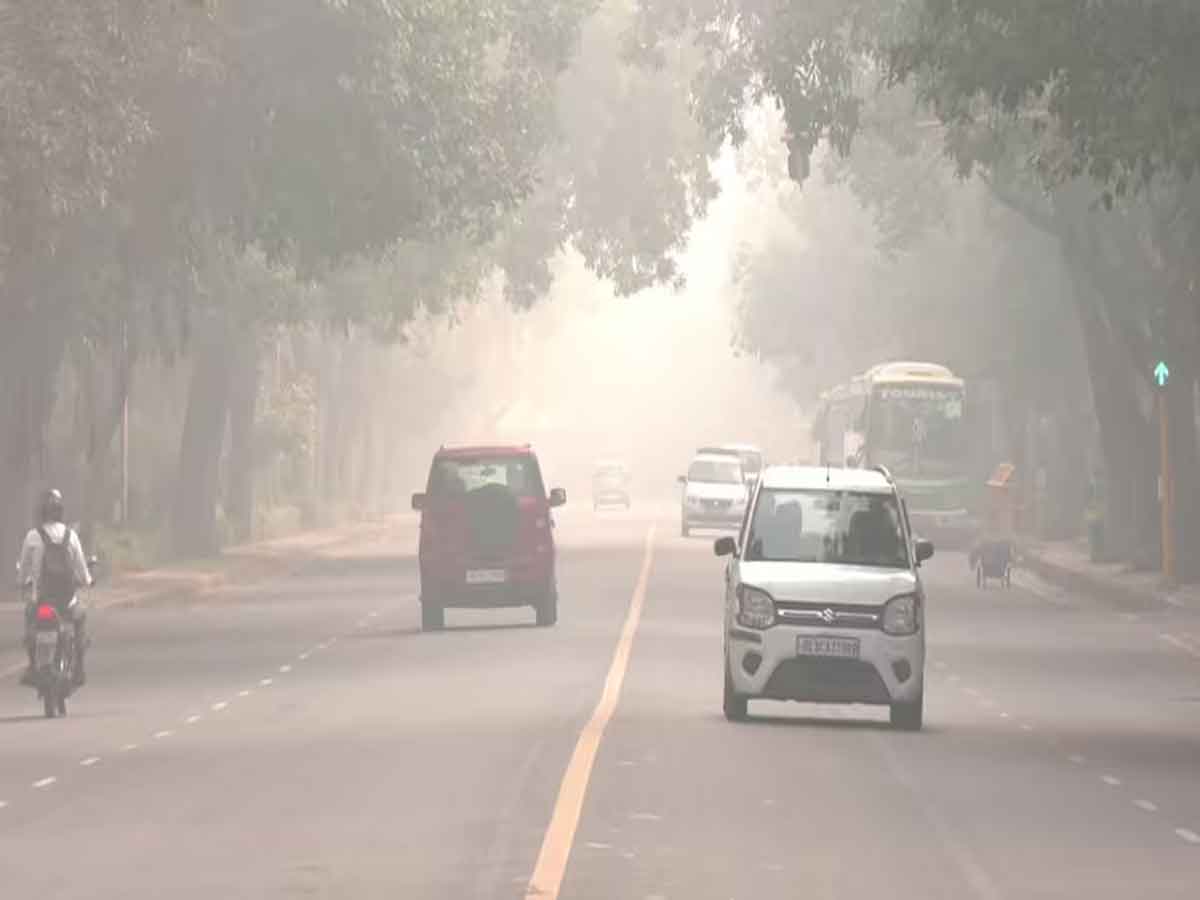 Pollution continues to hit Delhi know what is the AQI | दिल्ली में जारी ...