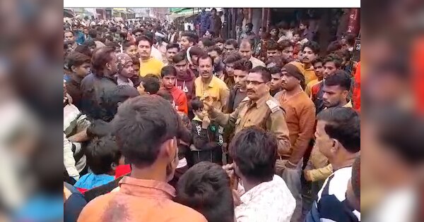 MP News Hindu Jain Controversy in Sagar people demonstrating road ...