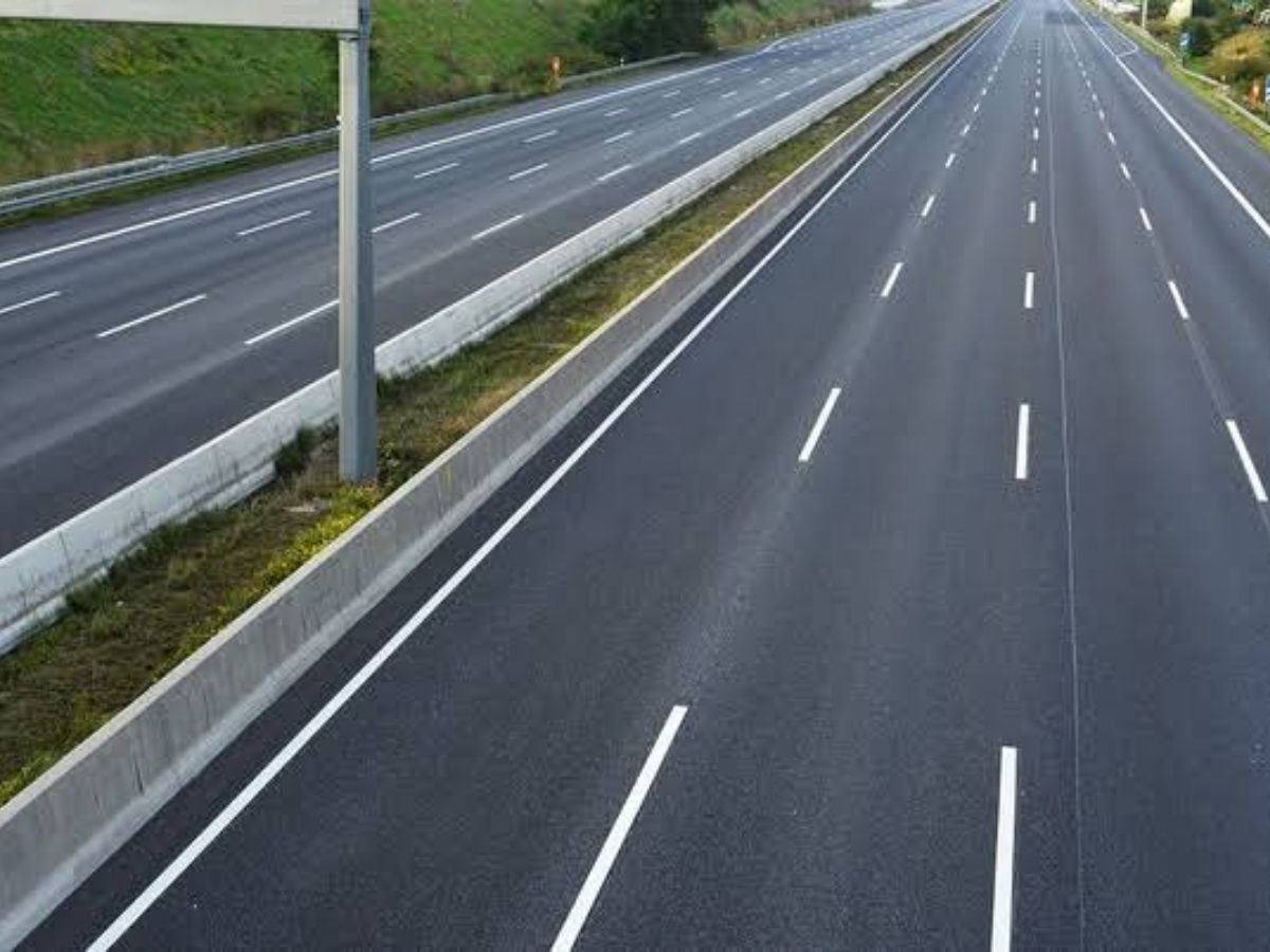 do you know the meaning of lines draw on the road | जानिए क्यों सड़क पर ...