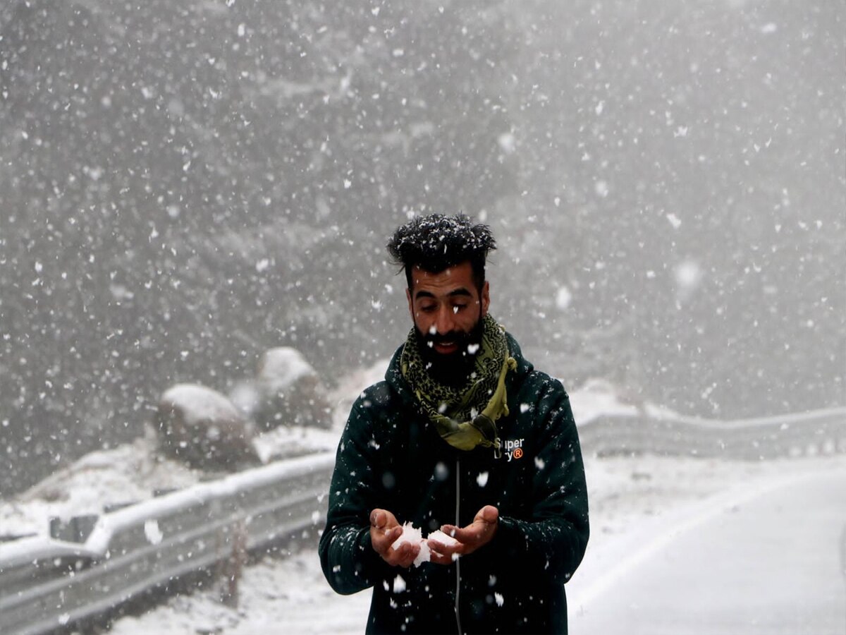 Kashmir snow time Tourists cheer as parts of Kashmir receive fresh ...