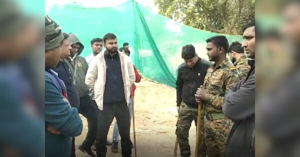 leopard in delhi sainik farm forest department leopard spotted in delhi ...