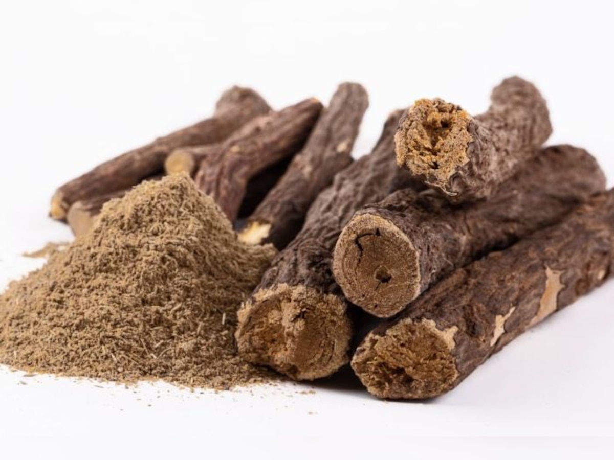 [7 health benefits of mulethi herb ] | [benefits of mulethi : मुलेठी के ...