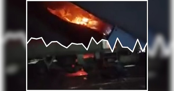 Poorabiya Express train Fire broke out coming from Anand Vihar to ...