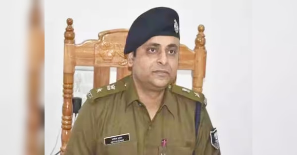 Gaya Former SSP Aditya Kumar surrenders in patna court accused of fraud ...