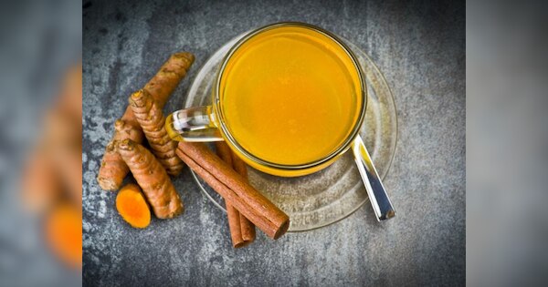 Health tips benefits of turmeric water haldi ka pani peene ke fayde ...