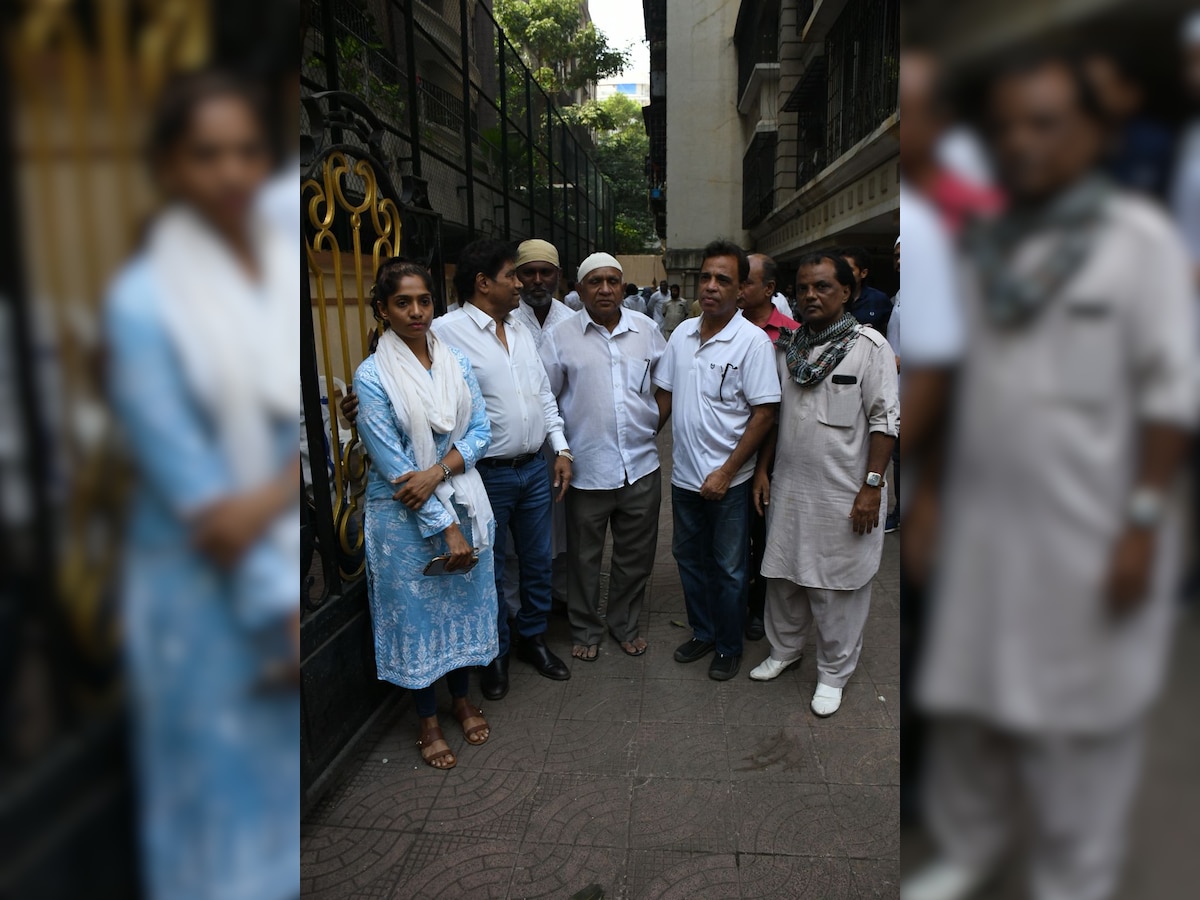 Junior Mehmood Funeral photos death celebs spotted actor house Raza ...