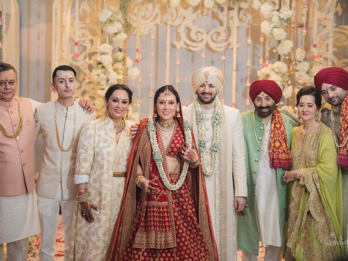 Dharmendra married at age of 19 with Prakash Kaur 2 wives 6 children ...