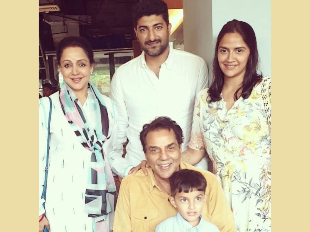 Dharmendra married at age of 19 with Prakash Kaur 2 wives 6 children ...