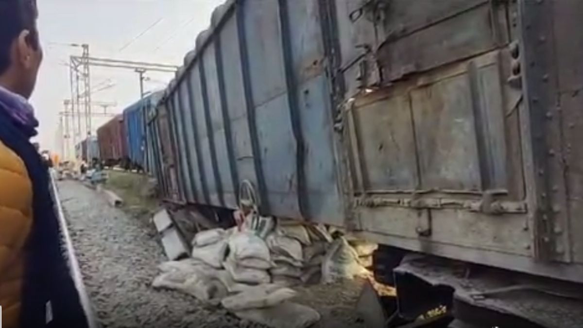 Beawar news While backing goods train bogie collided with stopper ...