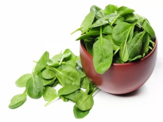 Healthy green leaves to eat in winters |सर्दियों में करें इन पत्तों का ...