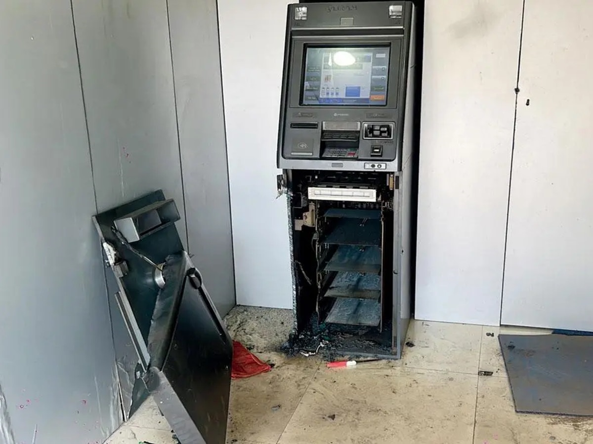 Kaimur ATM theft stolen 17 lakhs incident recorded in CCTV police start ...