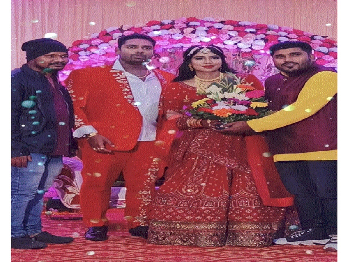 Mr Gulua Wedding Pics: ହାତକୁ ଦି ହାତ ହେଲେ ମିଷ୍ଟର ଗୁଲୁଆ, ଜାଣନ୍ତୁ କିଏ ହେଲେ ...