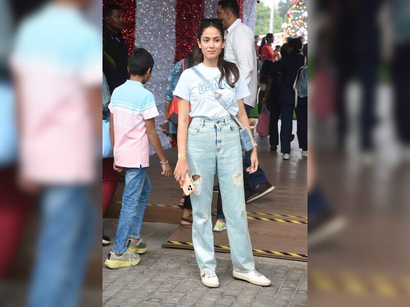 Shahid Kapoor wife Mira Rajput glamorous look in white shirt and denims ...