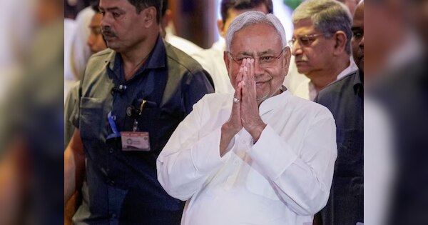 is Nitish Kumar angry with Lalan Singh Why is this thing getting in ...