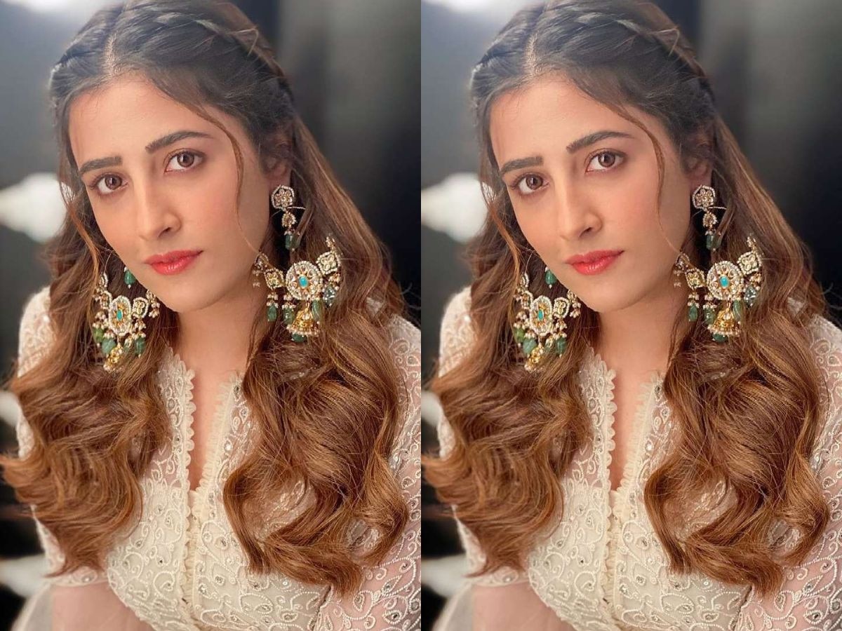 नूपुर सेनन के ये ऑउटफिट हैं बेहद कमाल के, देखें तस्वीरें