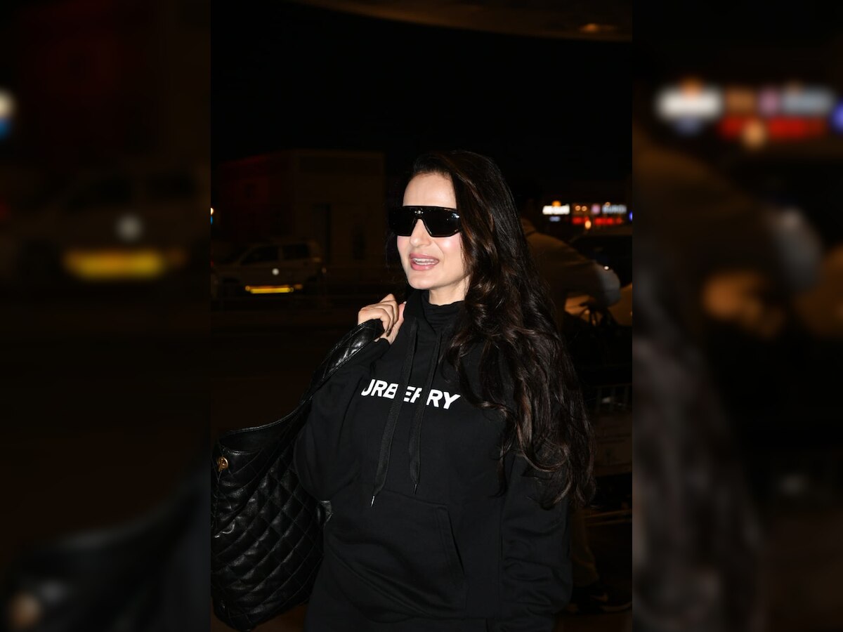 Tara Singh lady love Sakina aka Ameesha Patel spotted in black stylish ...