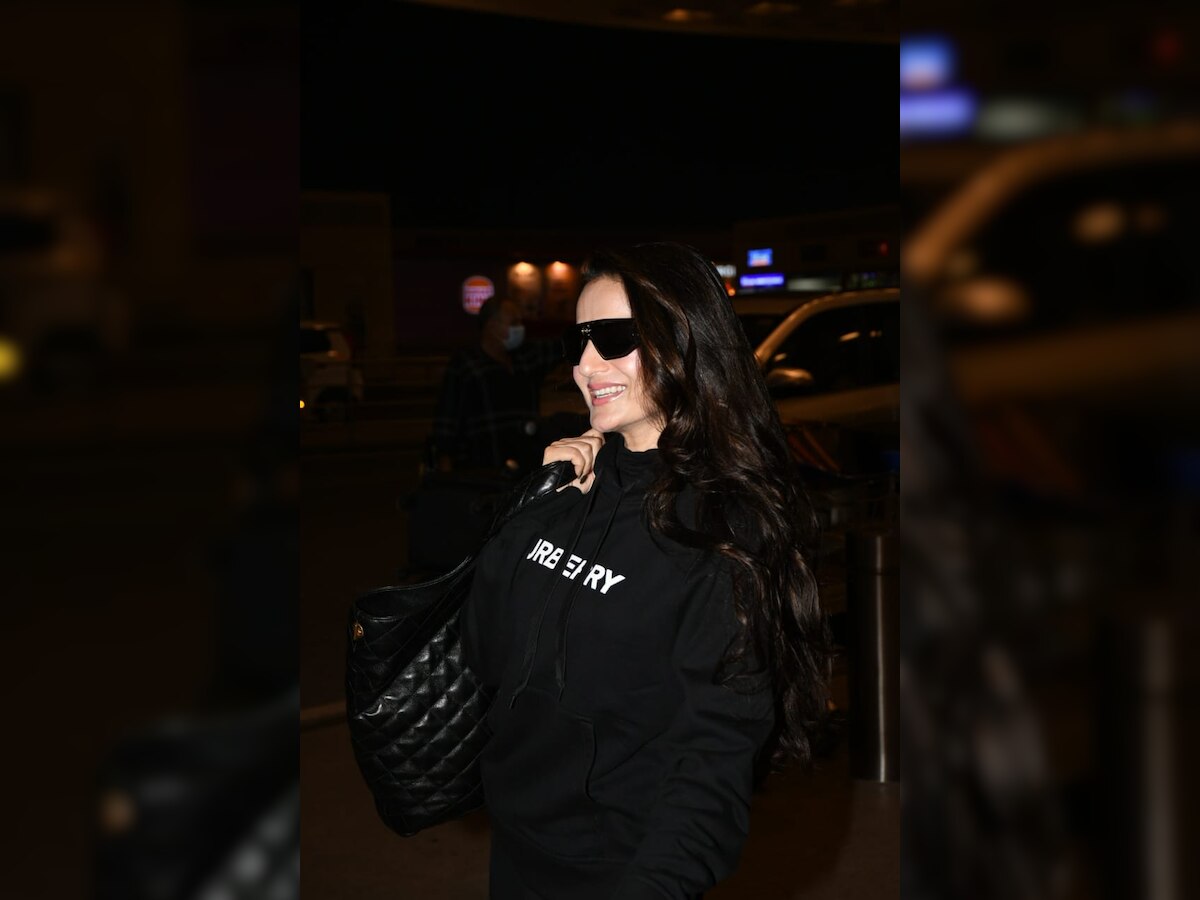 Tara Singh lady love Sakina aka Ameesha Patel spotted in black stylish ...