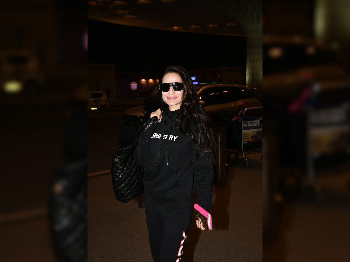 Tara Singh lady love Sakina aka Ameesha Patel spotted in black stylish ...
