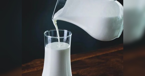 Eat these 5 things with milk to strengthen your body | शरीर को मजबूत ...