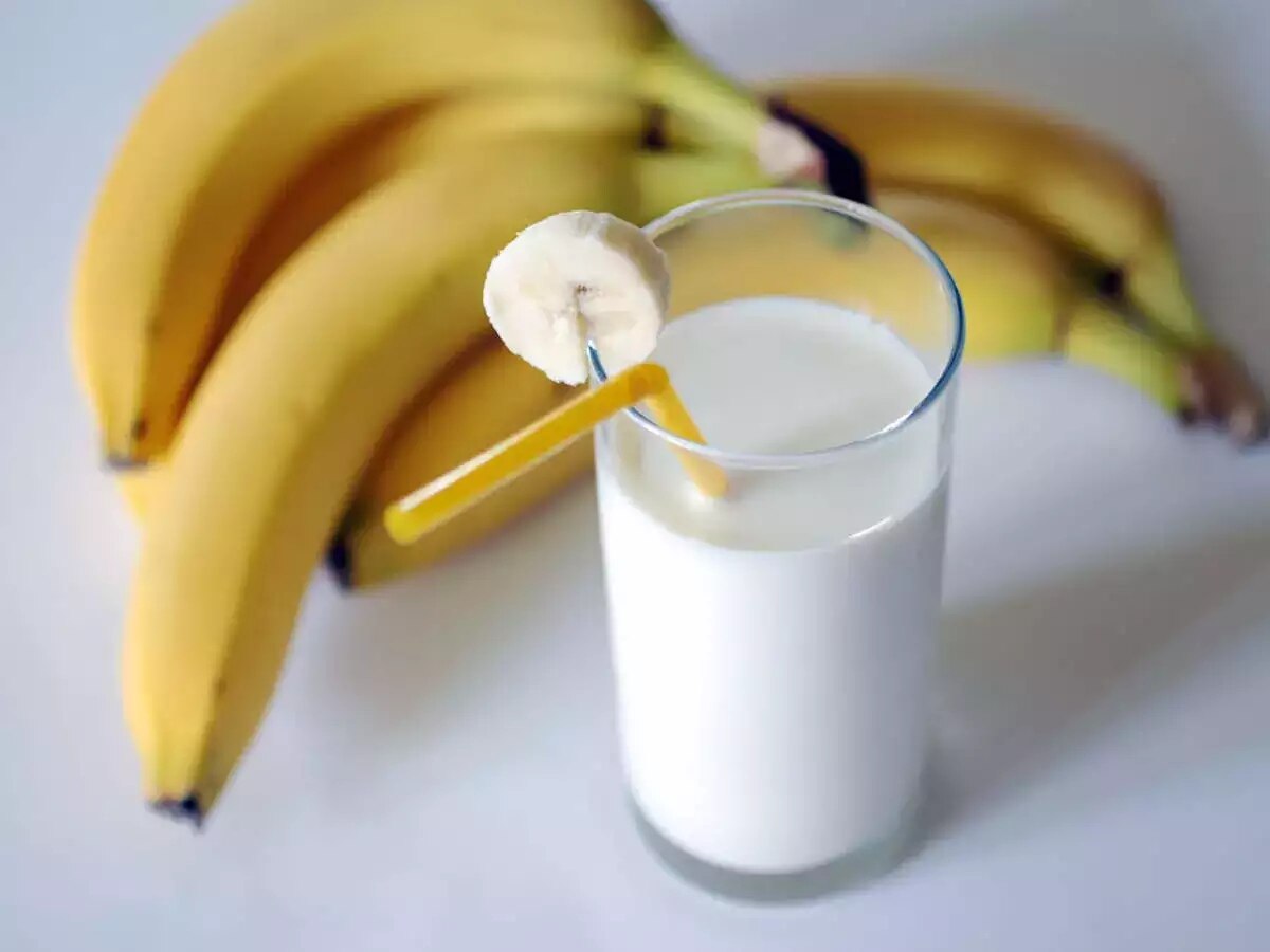 Eat these 5 things with milk to strengthen your body | शरीर को मजबूत ...
