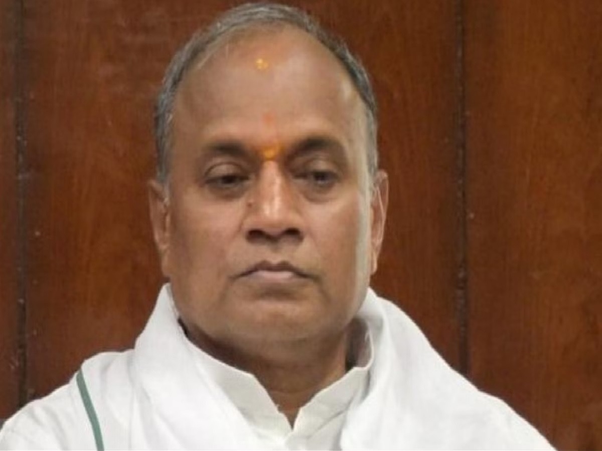 Nitish Kumar distanced himself from George Fernandes Sharad Yadav ...