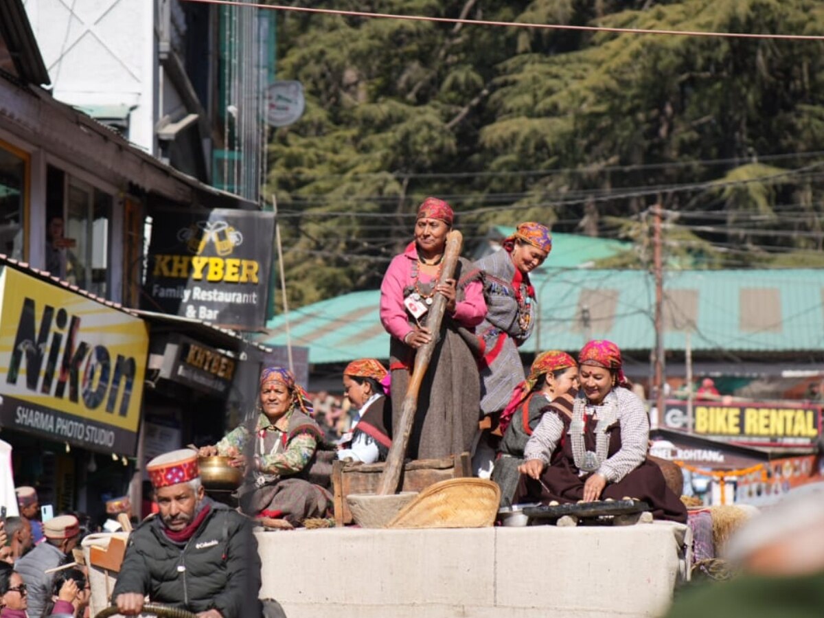 Manali Winter Carnival photo cm sukhu tweet image of lok sanskriti nati ...