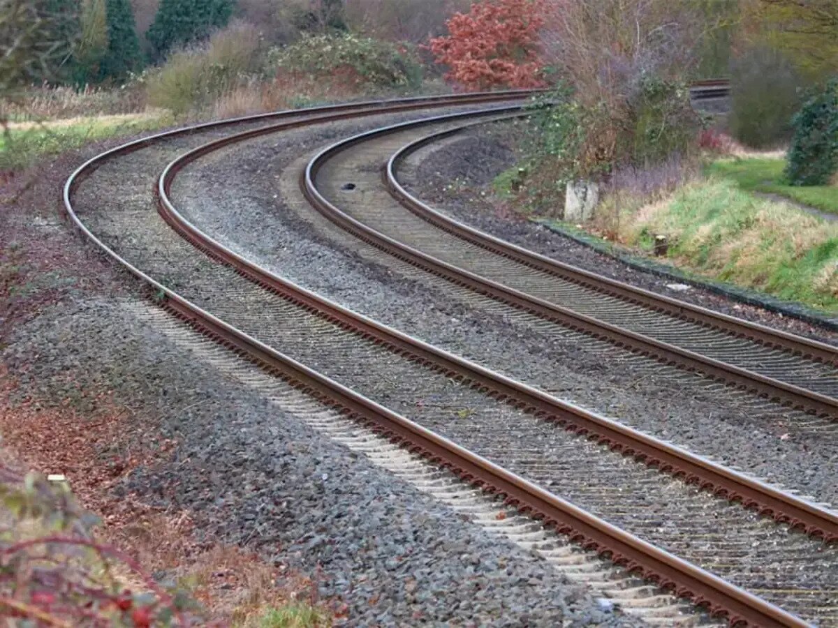 Railway Track Facts: କାହିଁକି ଲୁହା ନିର୍ମିତ ରେଳ ଧାରଣାରେ ଲାଗେ ନାହିଁ କଳଙ୍କି?
