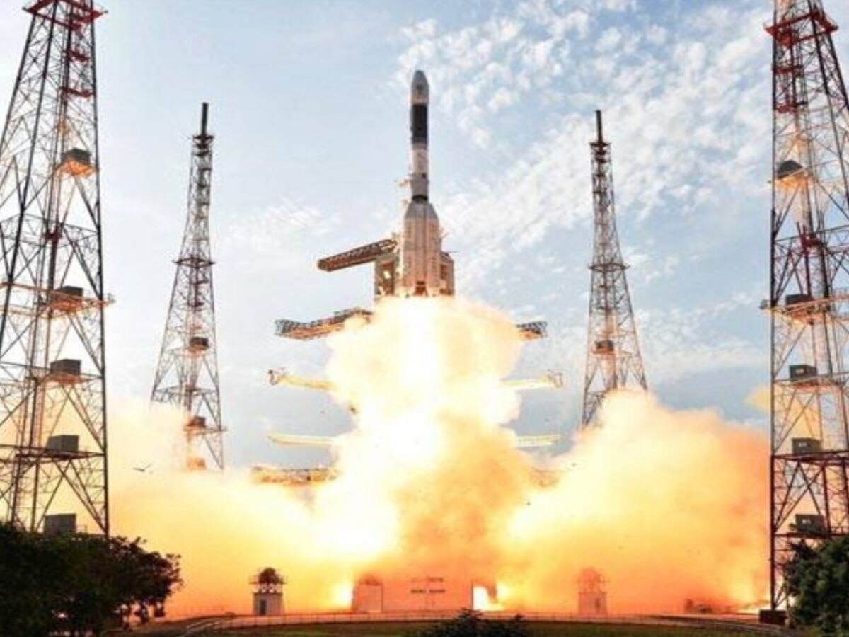 Isro to use spaceX rocket to launch communication satellite GSAT 20 know why | ISRO पहली बार ...