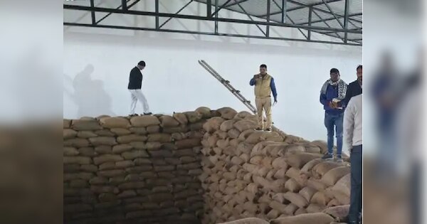 Kaimur: District Magistrate's investigation exposes paddy purchasing ...